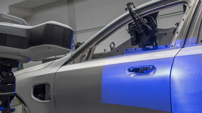 El primer escáner 3D óptico con zoom de Hexagon para inspección de piezas